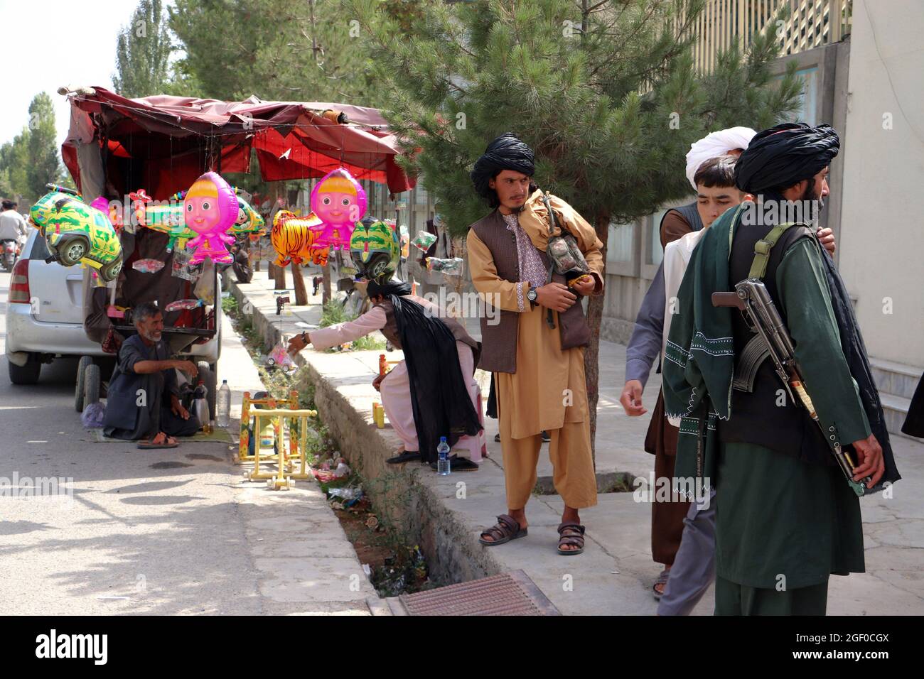 Kabul, Afghanistan. 22nd Aug, 2021. Taliban fighters patrol in the ...