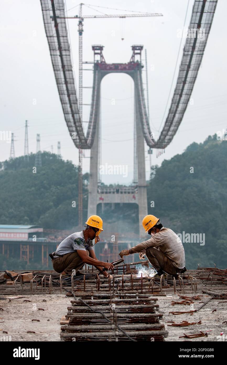 Chongqing urban architecture - Yangtze river bridge construction Stock ...