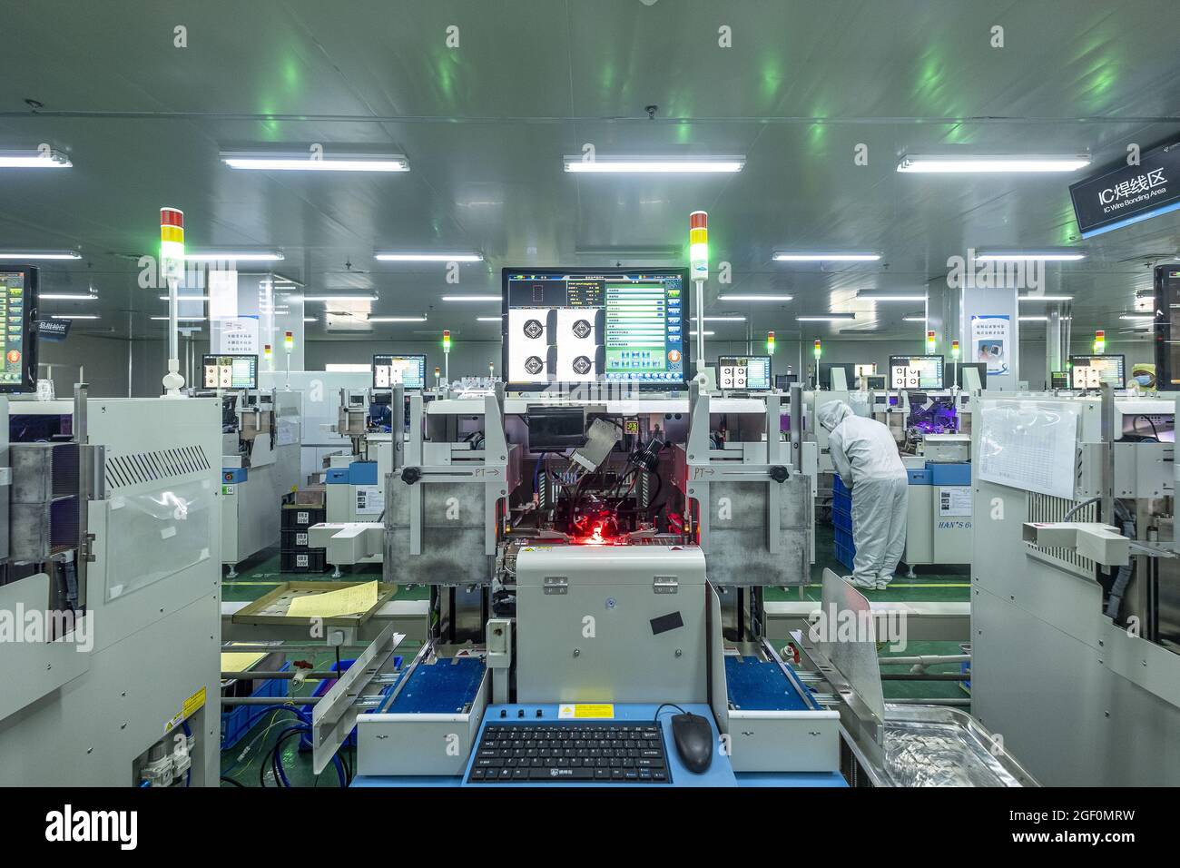 Electronics production asia hi-res stock photography and images - Alamy
