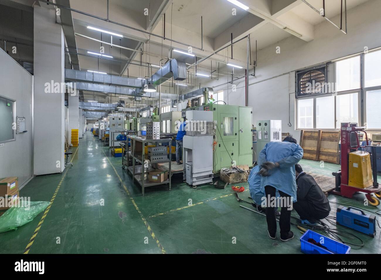 Electronics production asia hi-res stock photography and images - Alamy