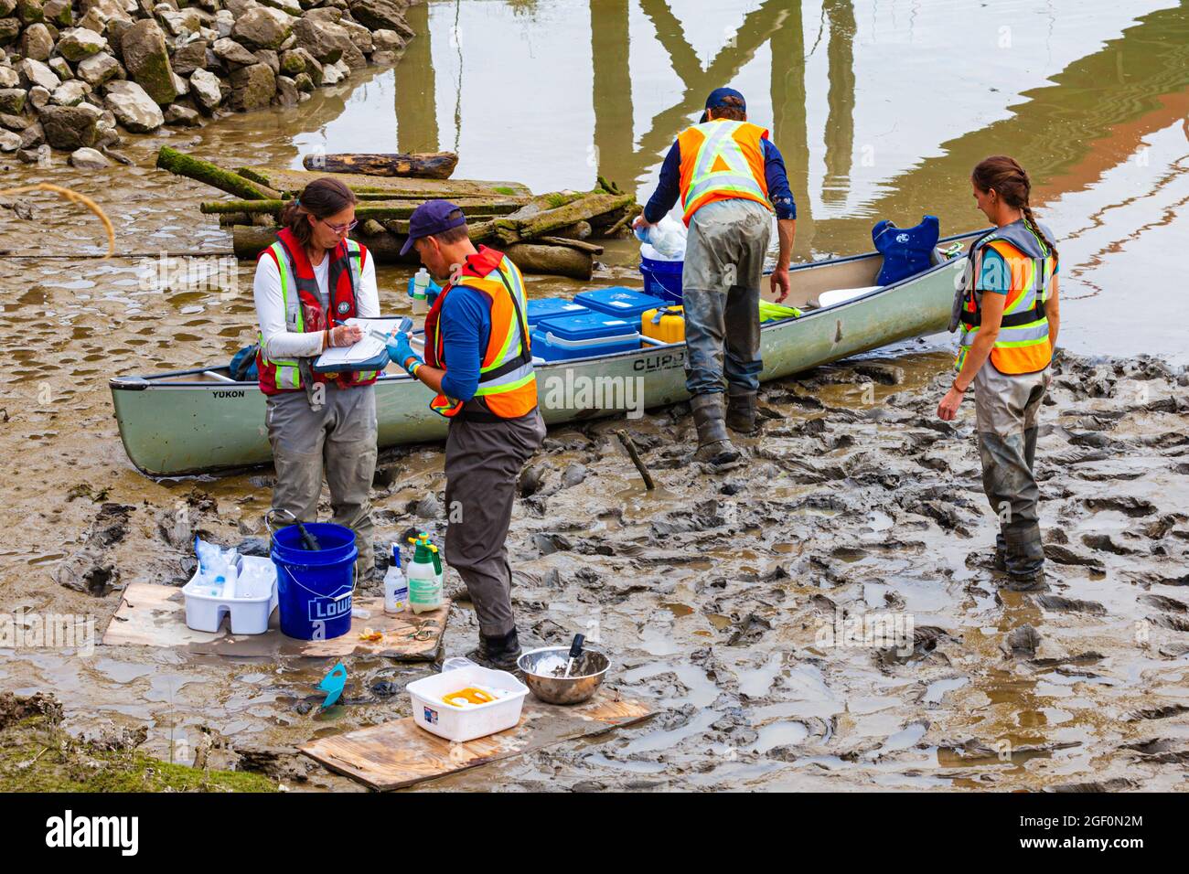 Scientists taking water samples hi-res stock photography and images - Alamy