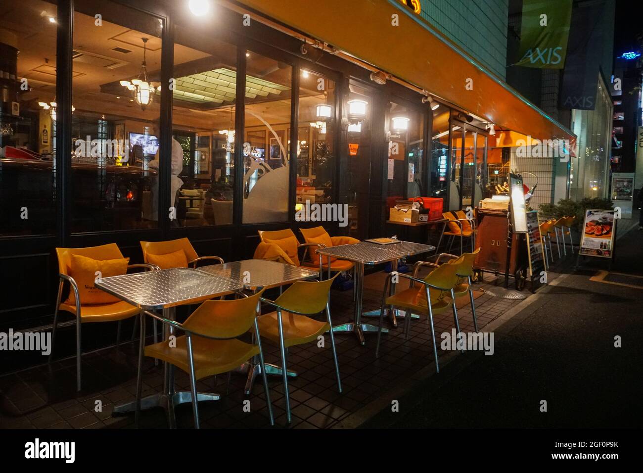 Tokyo asakusa night restaurant hi-res stock photography and images - Alamy