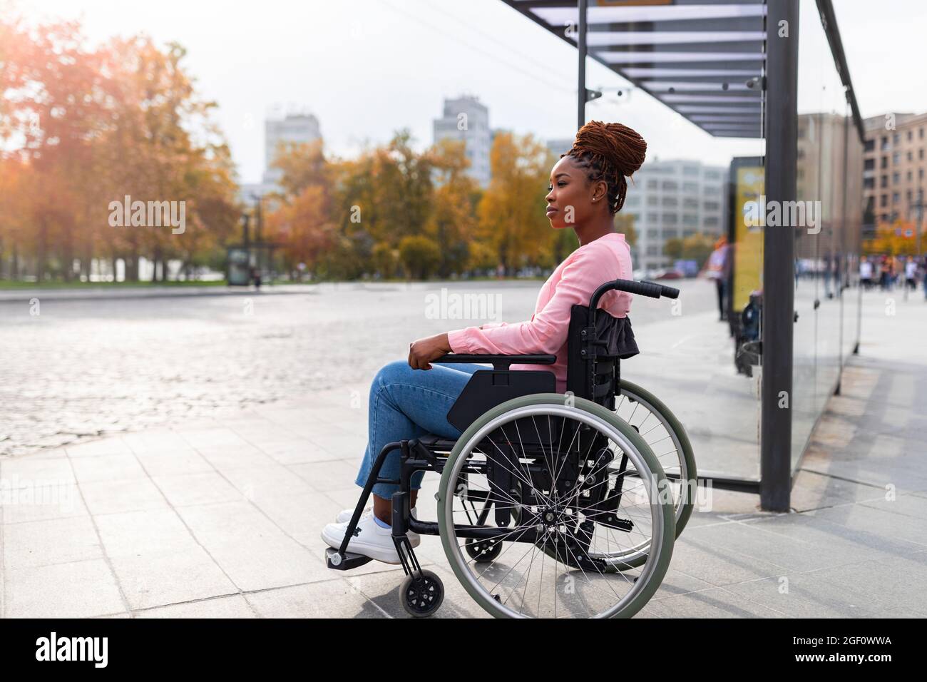 Paraplegic woman hi-res stock photography and images - Alamy