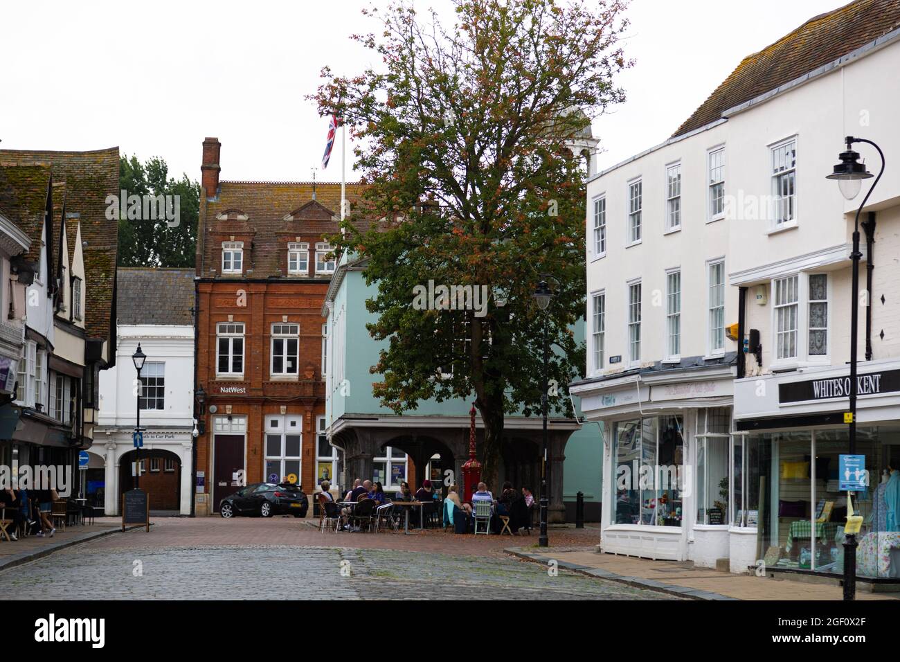 Faversham Town Center sowing the Town Hall Stock Photo - Alamy