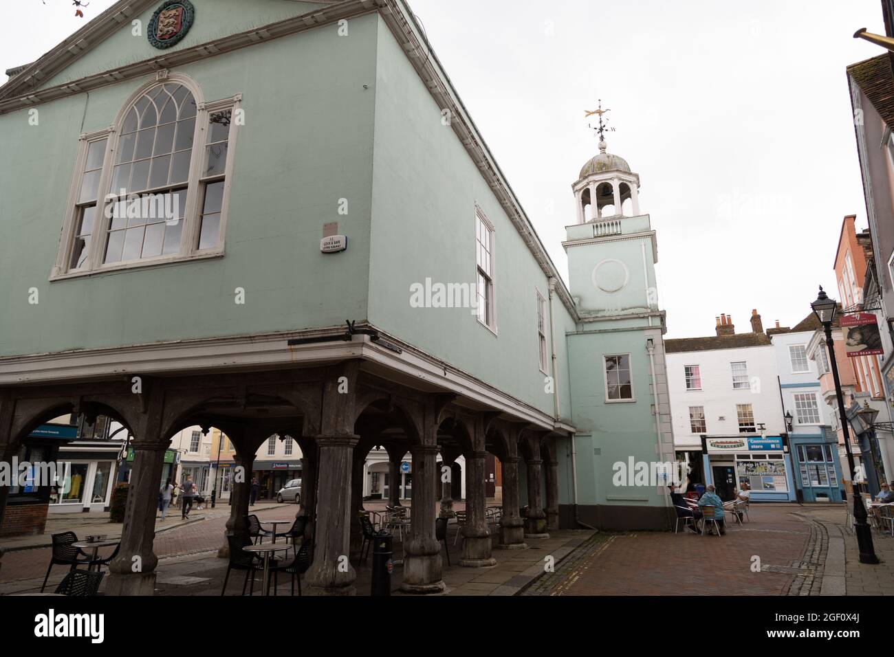 Faversham Town Center sowing the Town Hall Stock Photo - Alamy