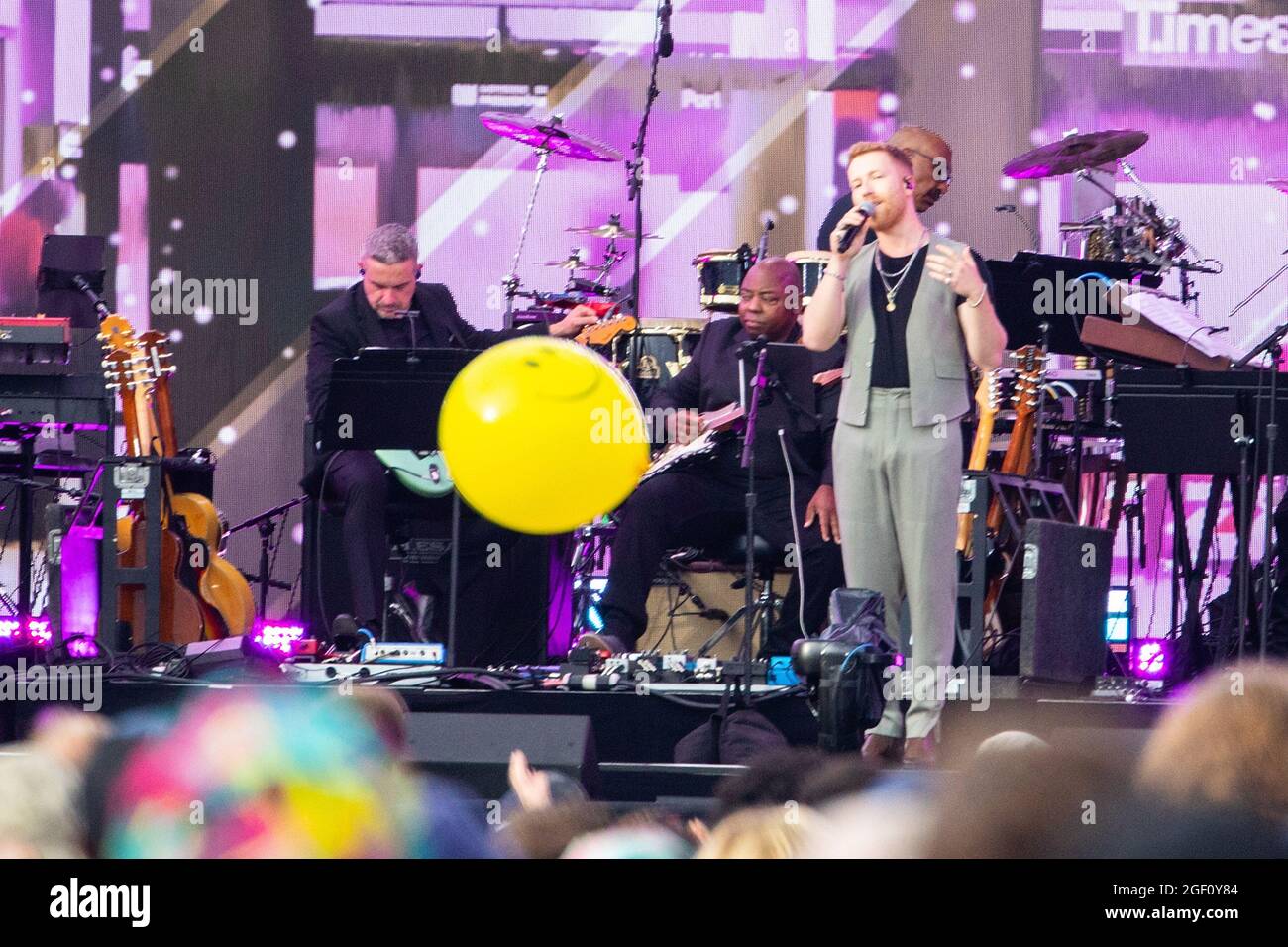 JP Saxe, Julia Michaels perform during the We Love NYC: The Homecoming ...