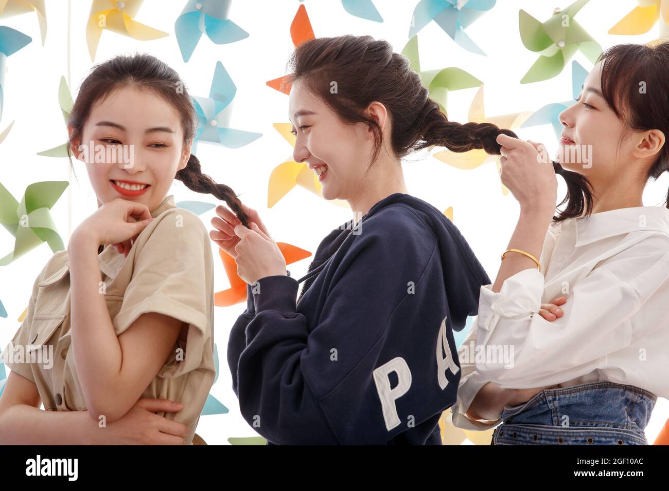 Side view beautiful chinese girl hi-res stock photography and images ...