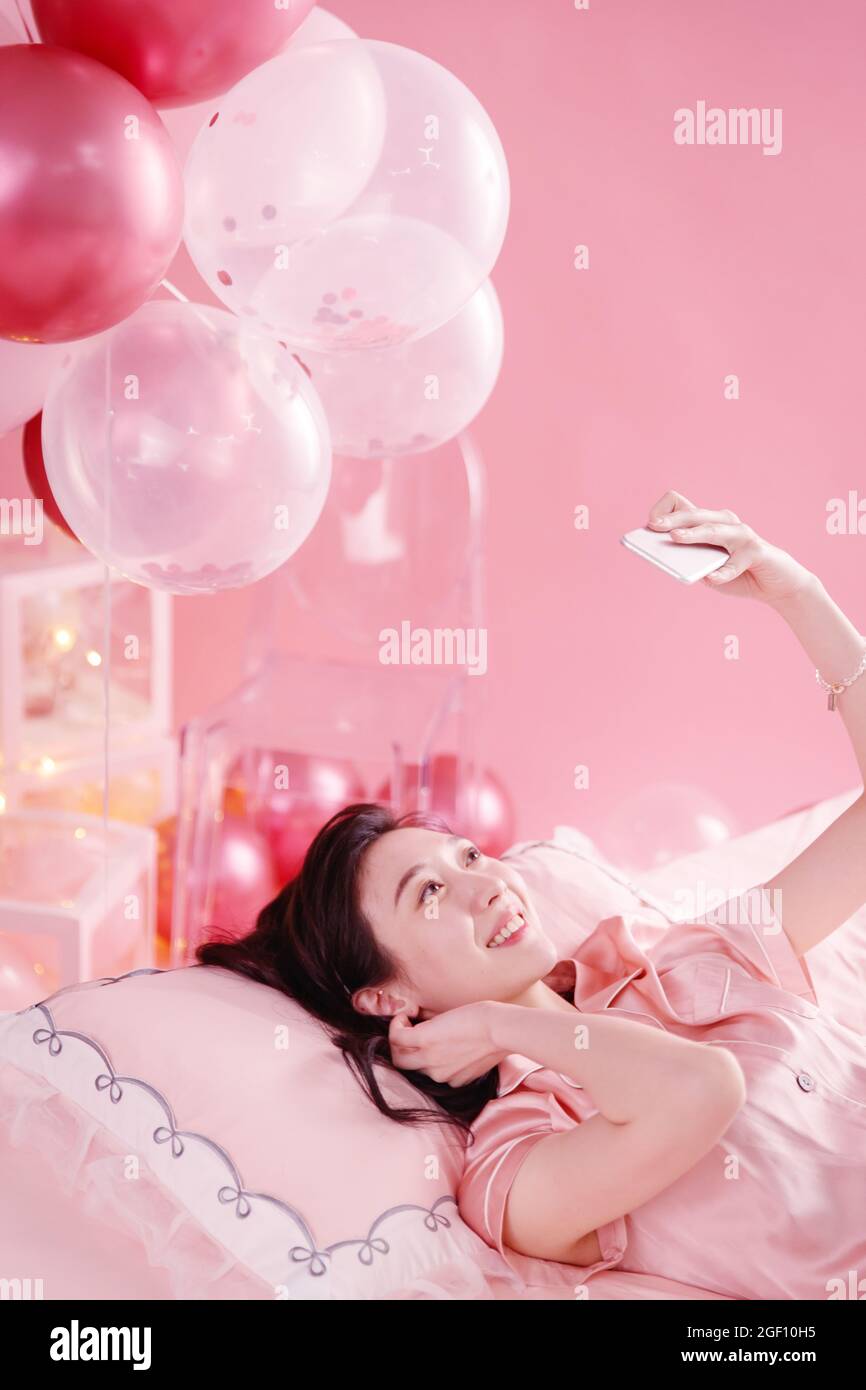 Lying down to take photo hi-res stock photography and images - Alamy