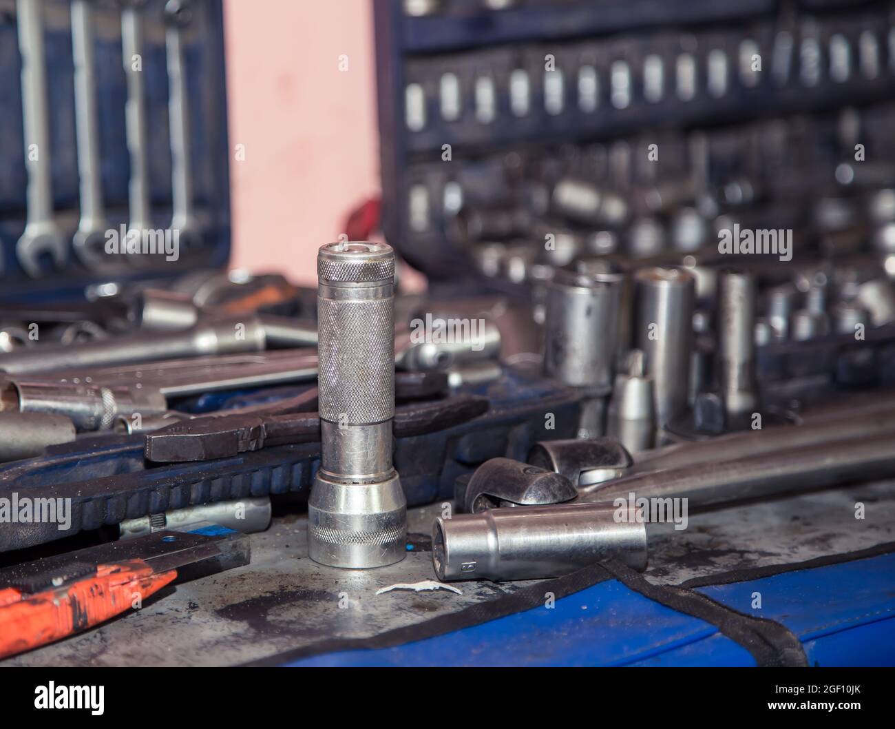 Sockets in a garage hi-res stock photography and images - Alamy
