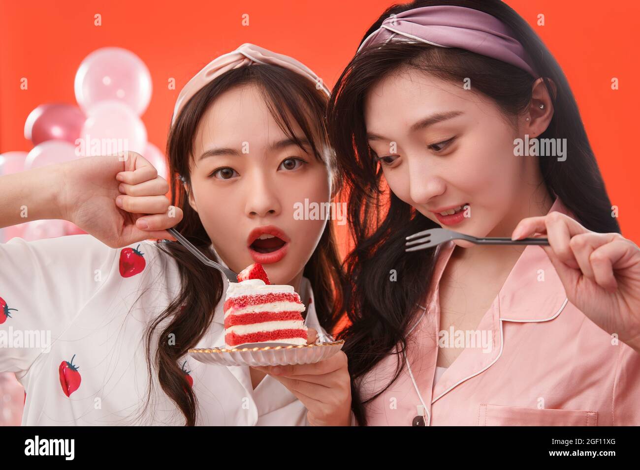 Beautiful young girlfriends to eat dessert Stock Photo - Alamy