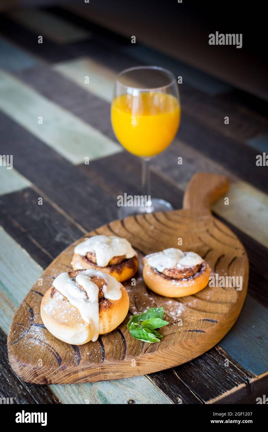 Homemade buns cinnamon glass hi-res stock photography and images - Alamy