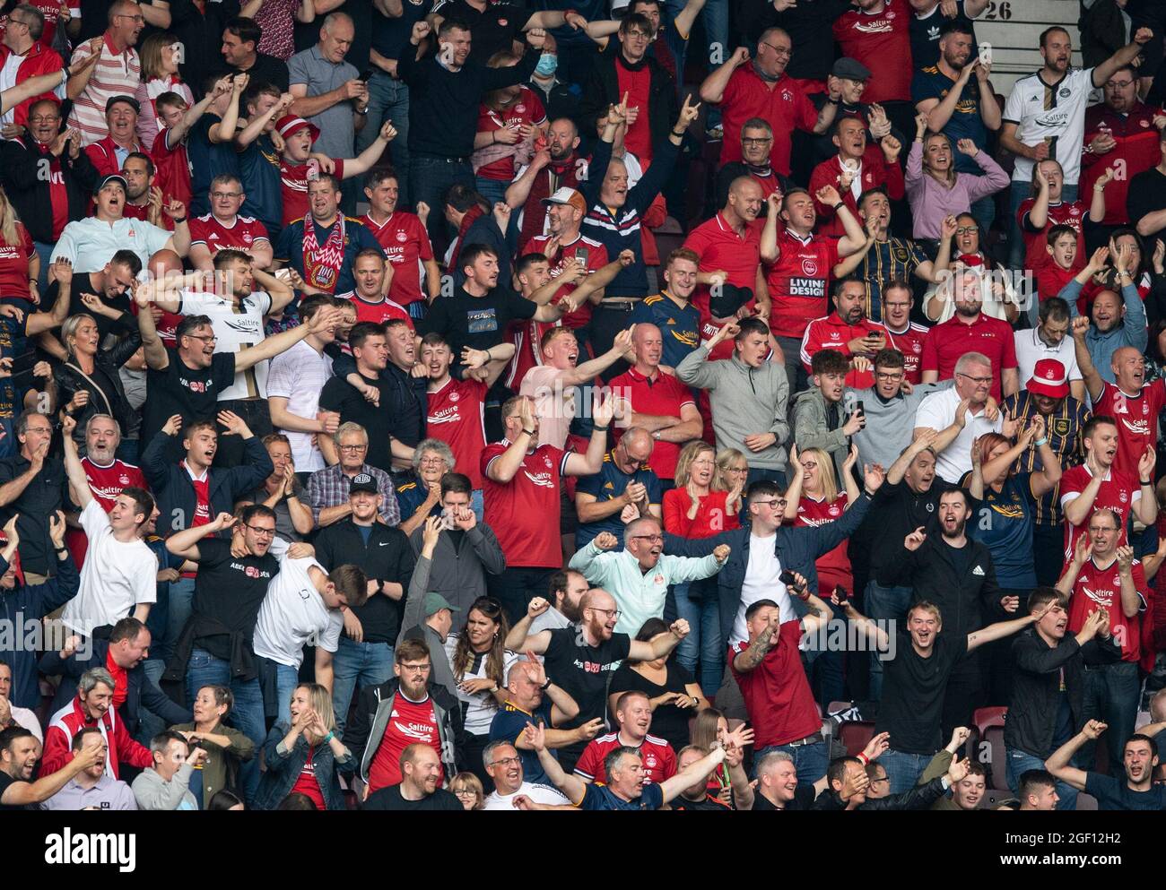 Hearts fans celebration hi-res stock photography and images - Alamy