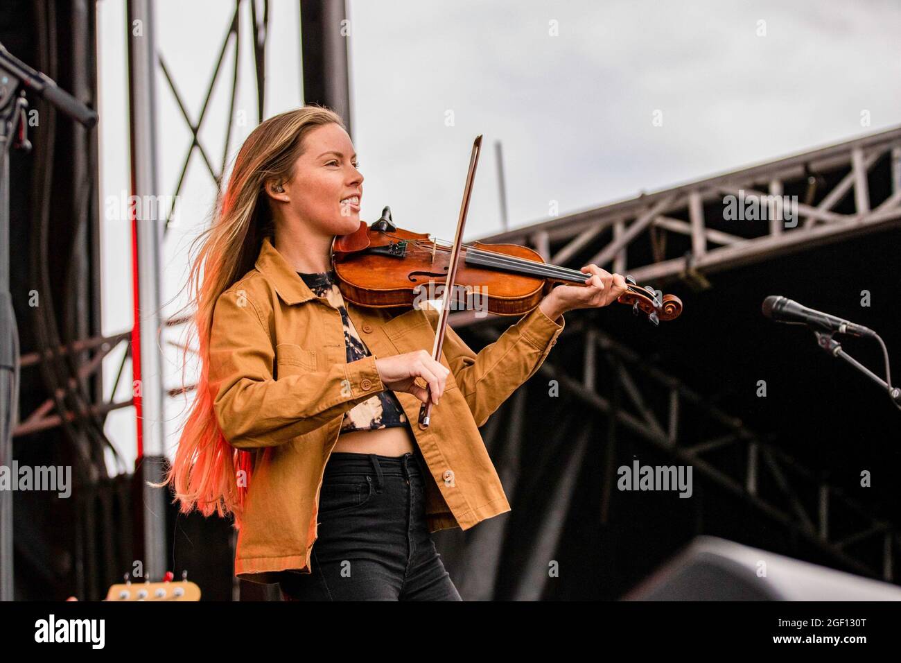 Edmonton, Canada. 21st Aug, 2021. Canadian Musician Linsey Beckett ...