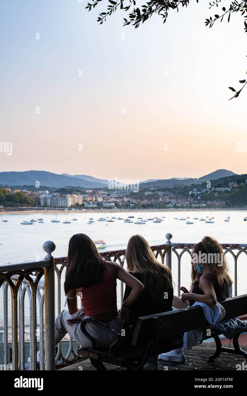 Basque girls hi-res stock photography and images - Alamy