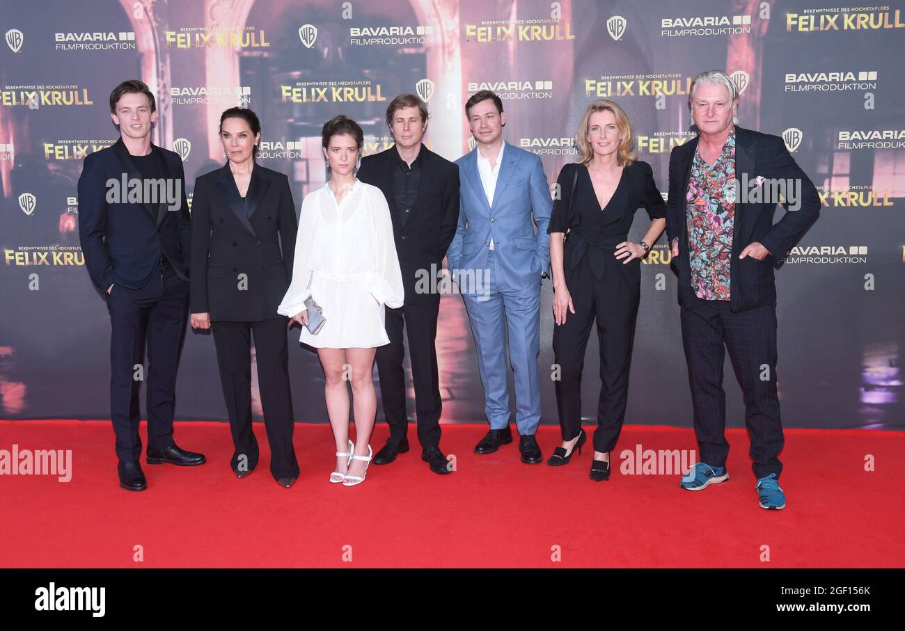 David buck actor hi-res stock photography and images - Alamy