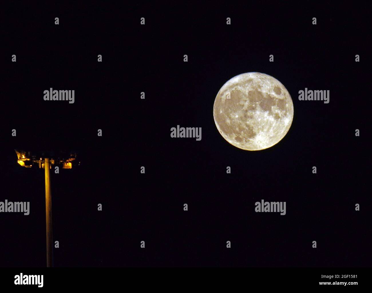 Supermoon italy hi-res stock photography and images - Alamy