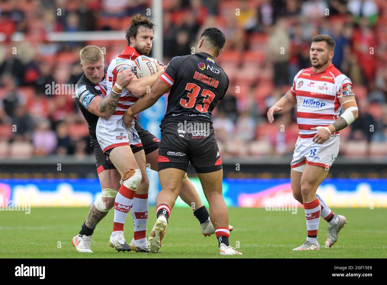 Joe Mellor (7) of Leigh Centurions is tackled by Ata Hingano (33) of ...