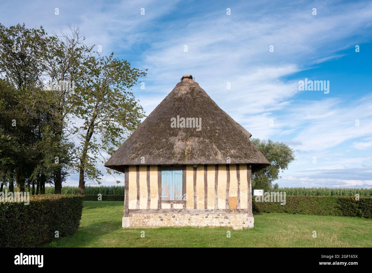 French country farm house hi-res stock photography and images - Alamy