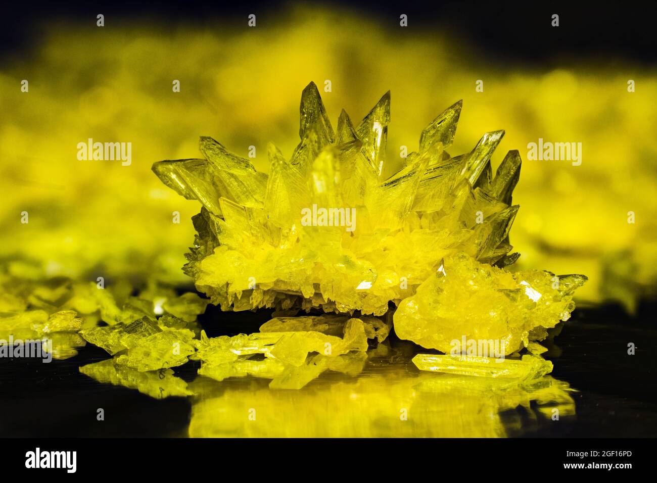Precious metal aluminum gold hi-res stock photography and images - Alamy