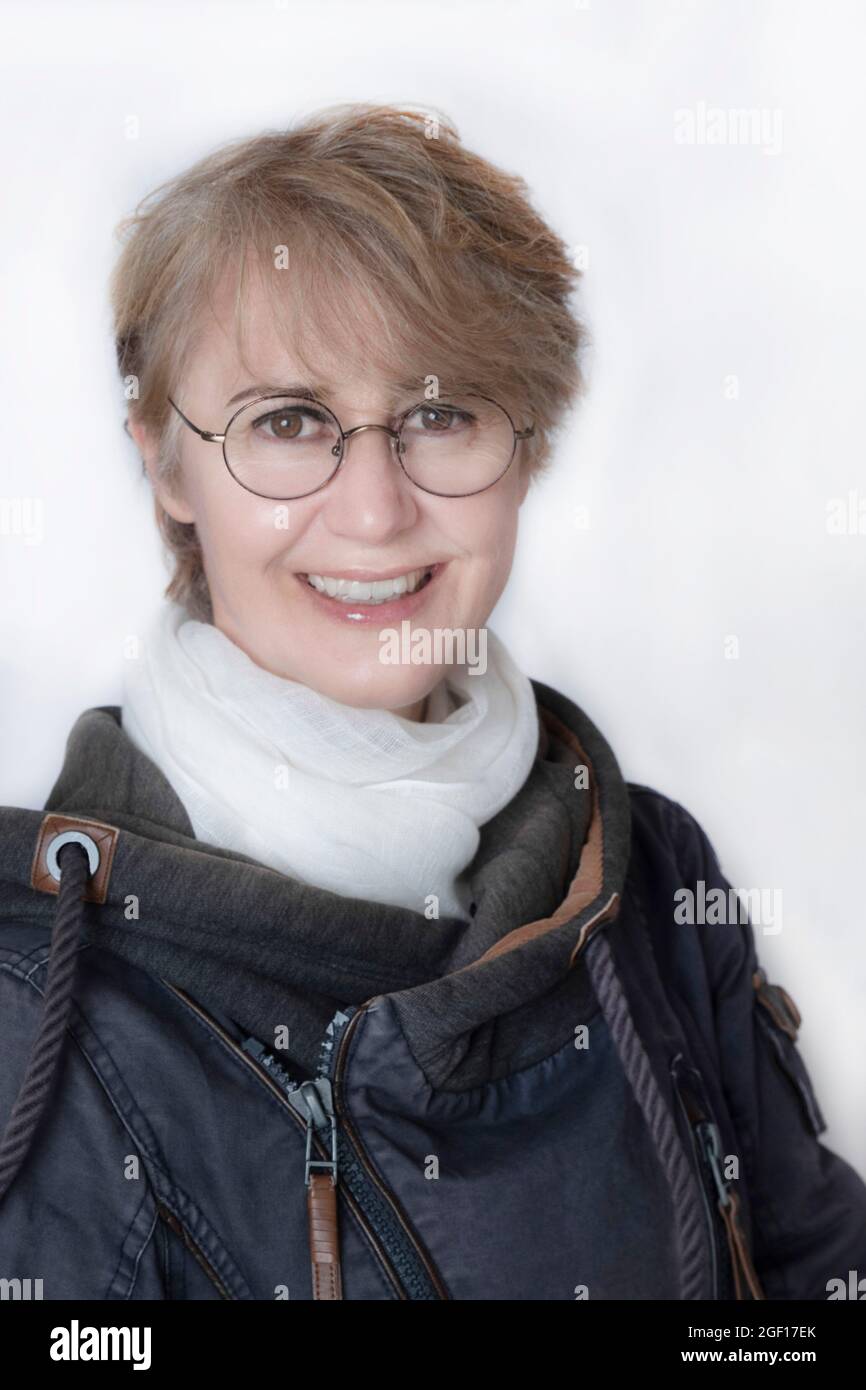 portrait of a smiling 50 year old woman in close-up Stock Photo - Alamy