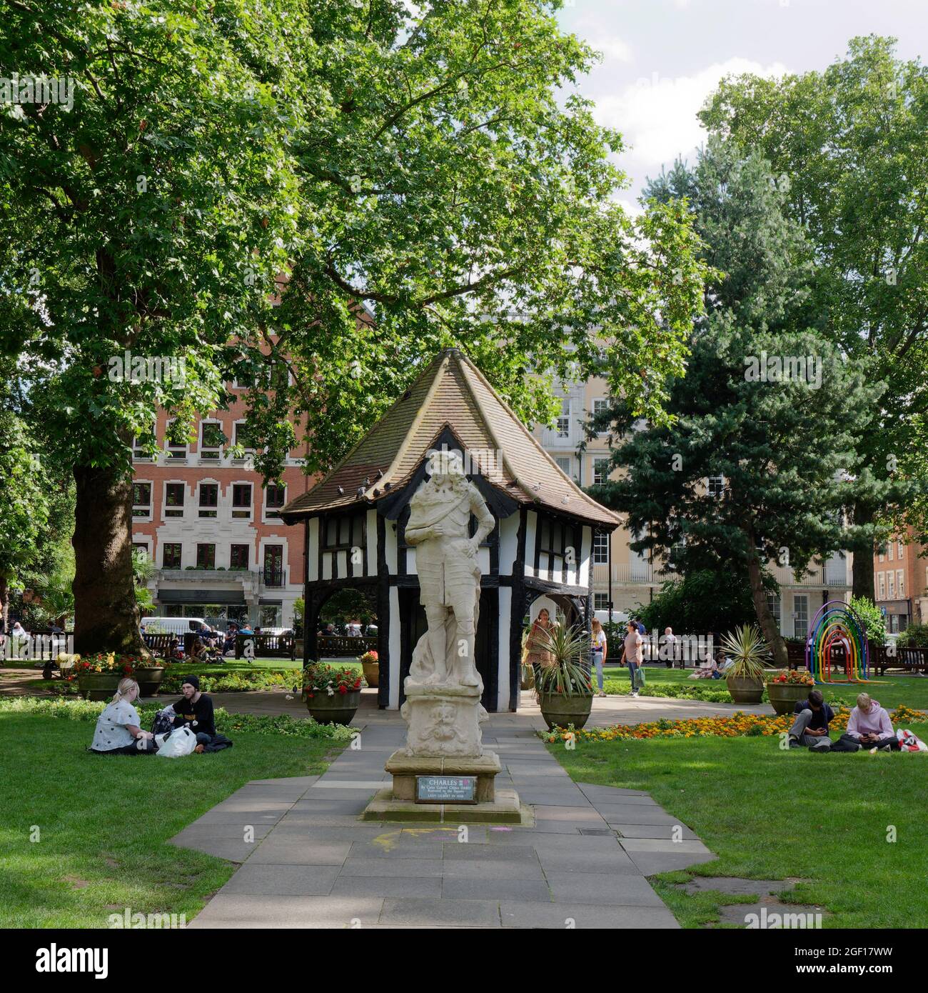 Soho square statue hi-res stock photography and images - Alamy