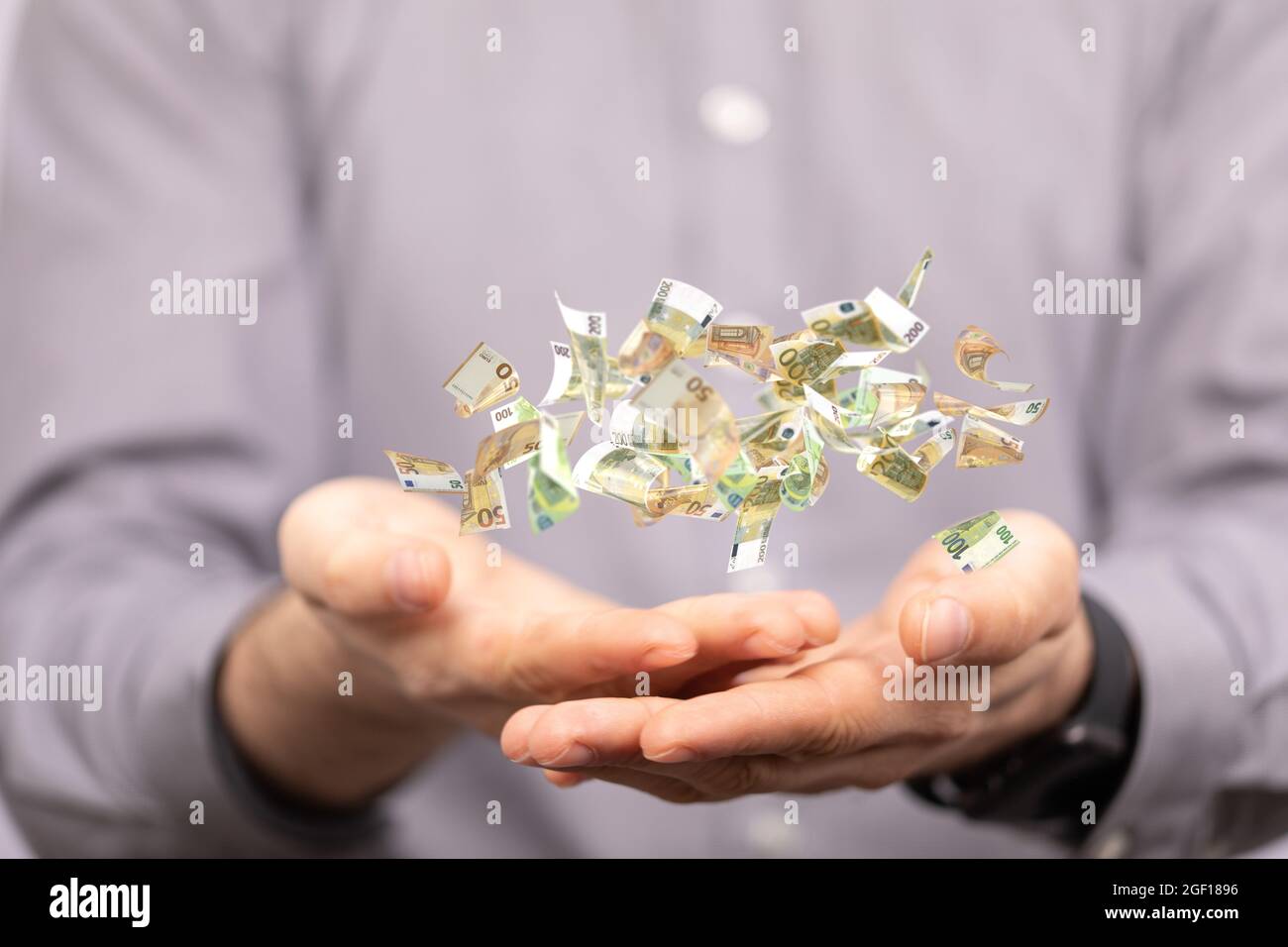 Money falling out of purse hi-res stock photography and images - Alamy