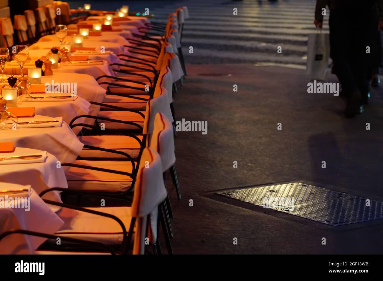 Open café, paris hi-res stock photography and images - Alamy