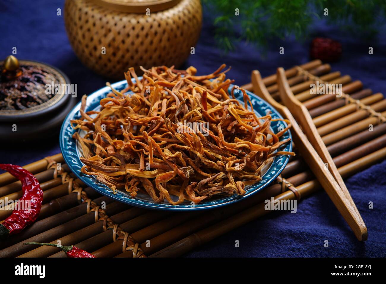 Day lily edible hi-res stock photography and images - Alamy