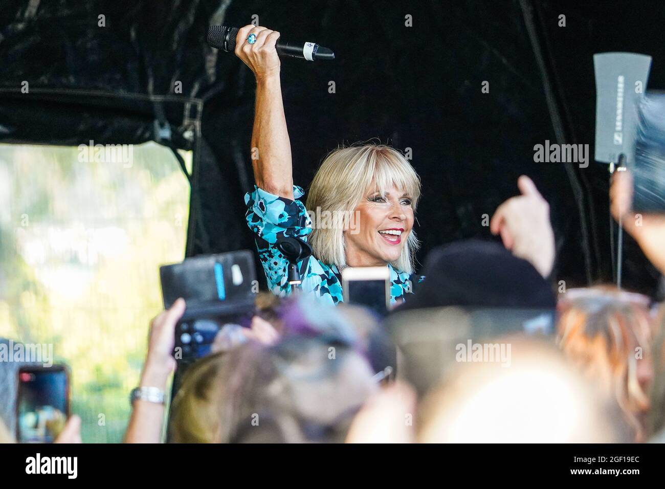 Toyah willcox singing hi-res stock photography and images - Alamy