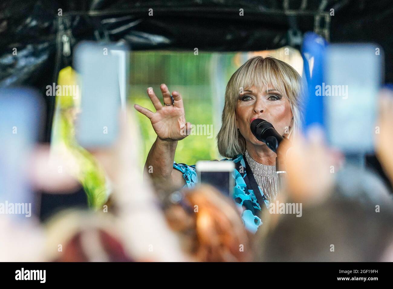 Toyah willcox singing hi-res stock photography and images - Alamy