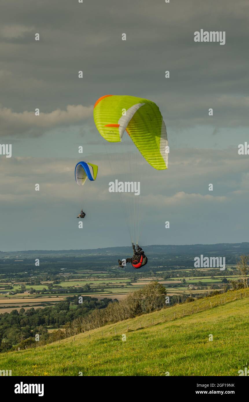 Firle, Lewes, East Sussex, UK. 22nd Aug, 2021. Paragliding on the gusty ...