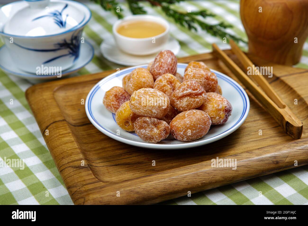 Gold silk glazed date hi-res stock photography and images - Alamy
