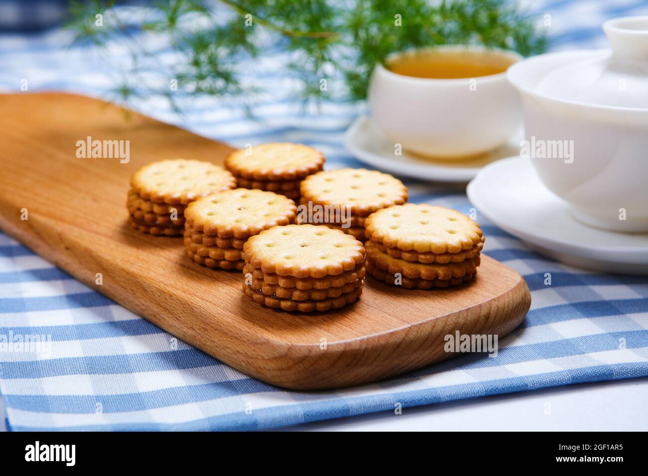 Sandwich biscuit hi-res stock photography and images - Alamy