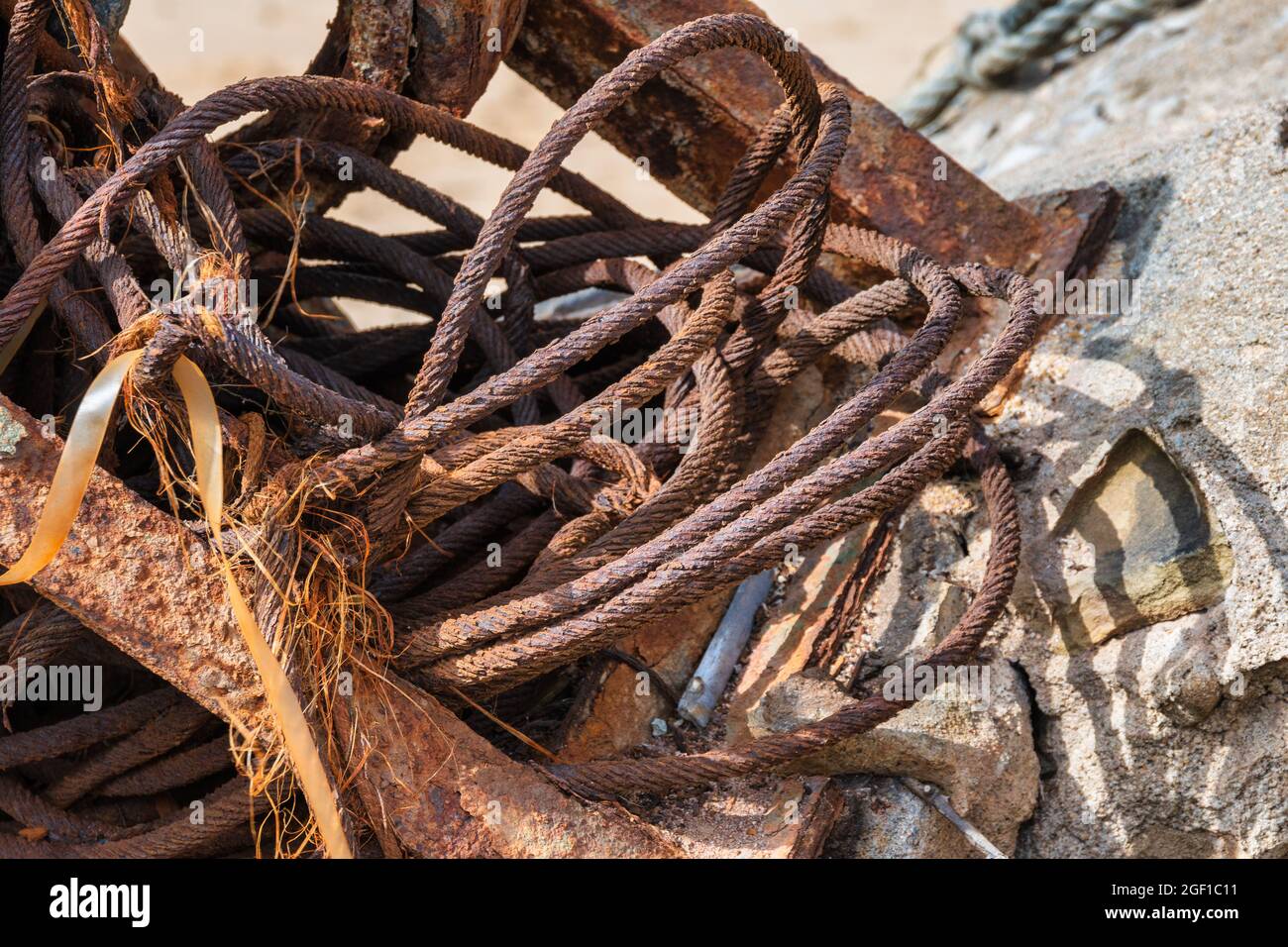 Rusted anchor cable hi-res stock photography and images - Alamy