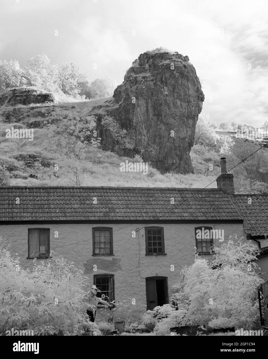 August 2021 - Cheddar Gorge and shops Stock Photo - Alamy