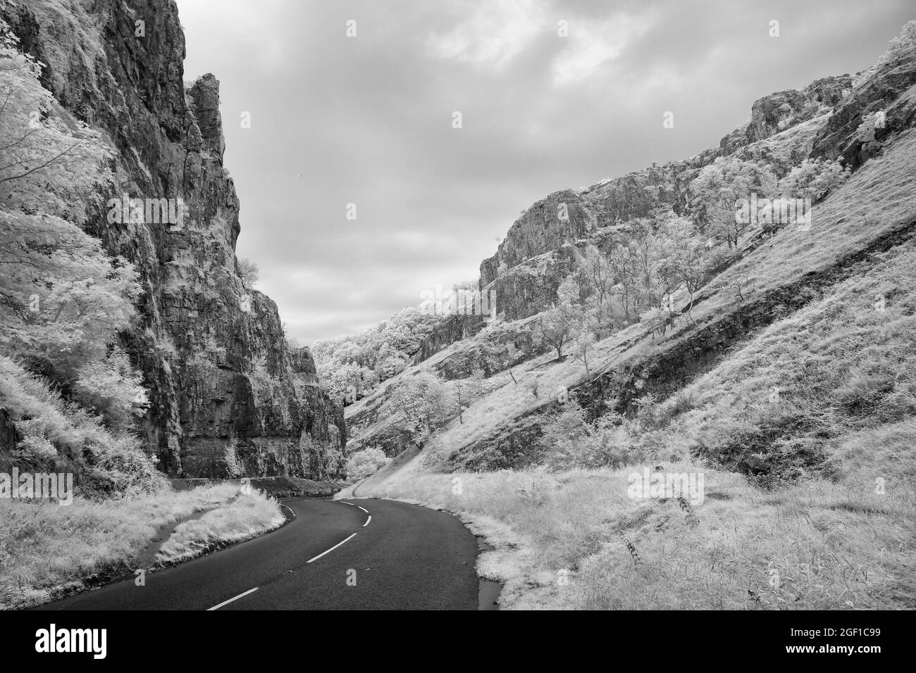 August 2021 - Cheddar Gorge and shops Stock Photo - Alamy