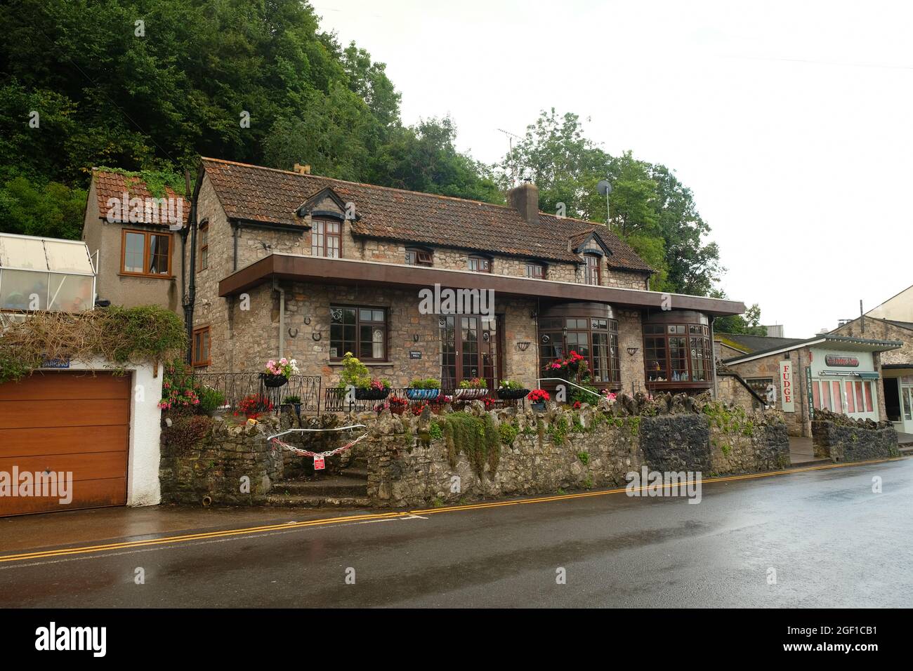 August 2021 - Cheddar Gorge and shops Stock Photo - Alamy