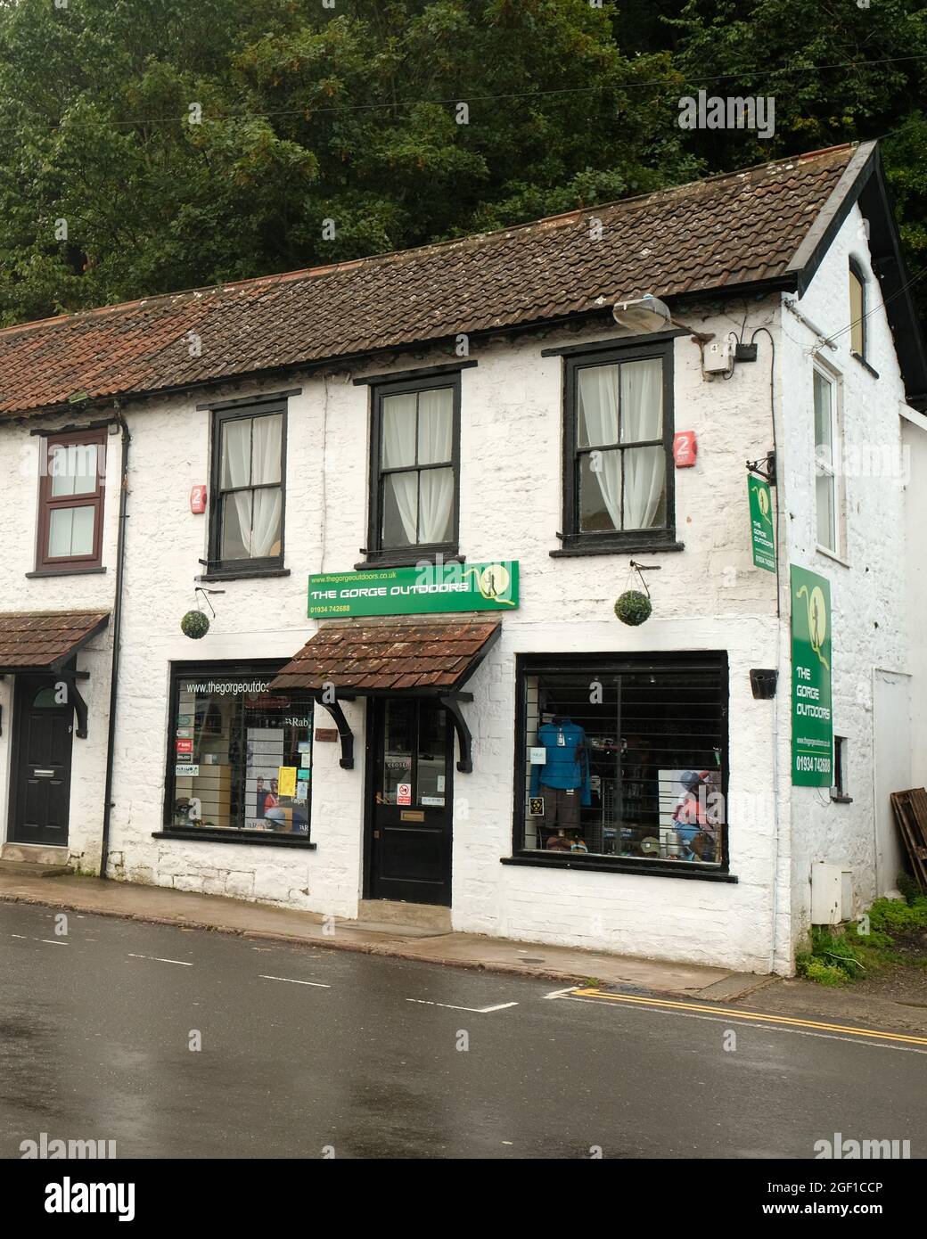 August 2021 - Cheddar Gorge and shops Stock Photo - Alamy