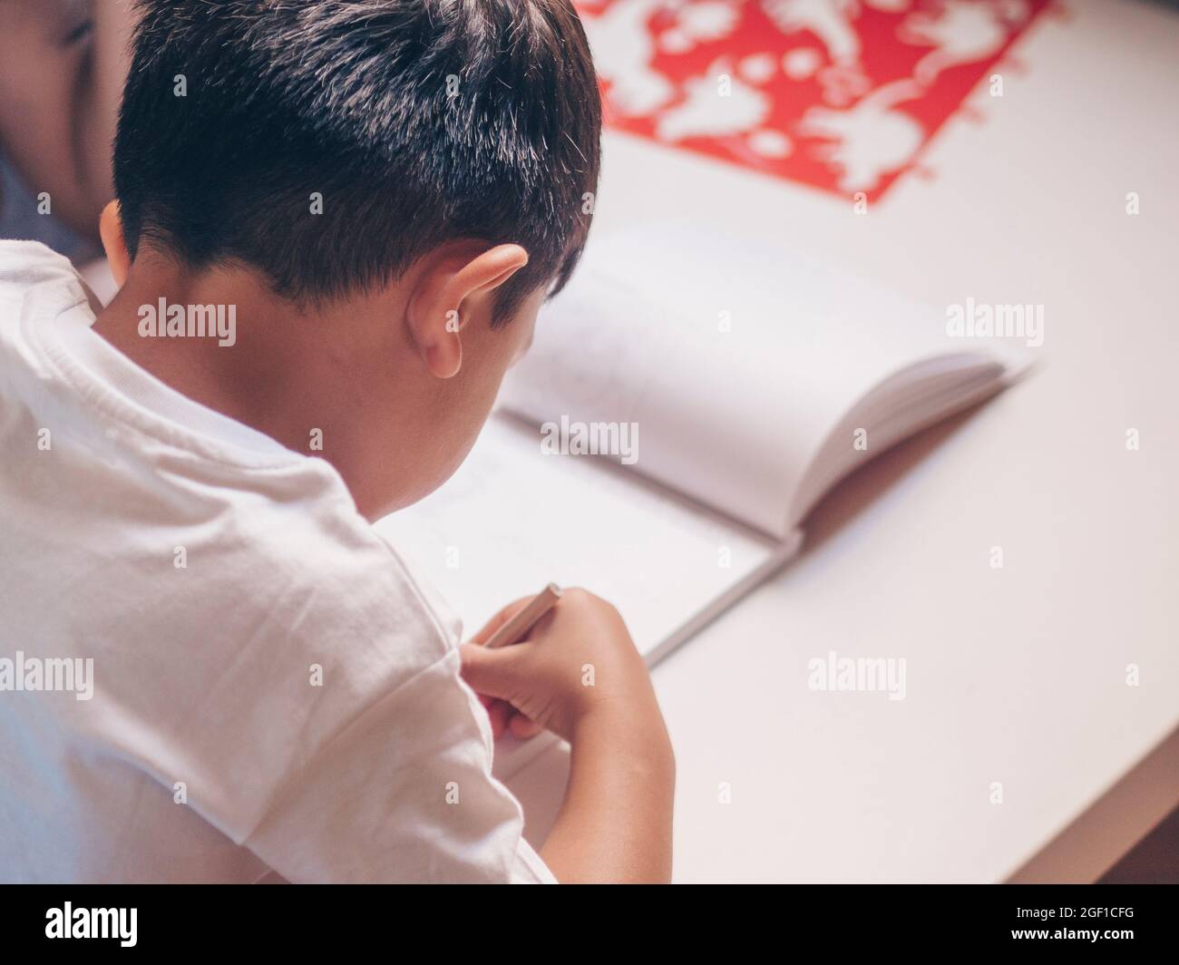 Elementary child school drawing hi-res stock photography and images - Alamy