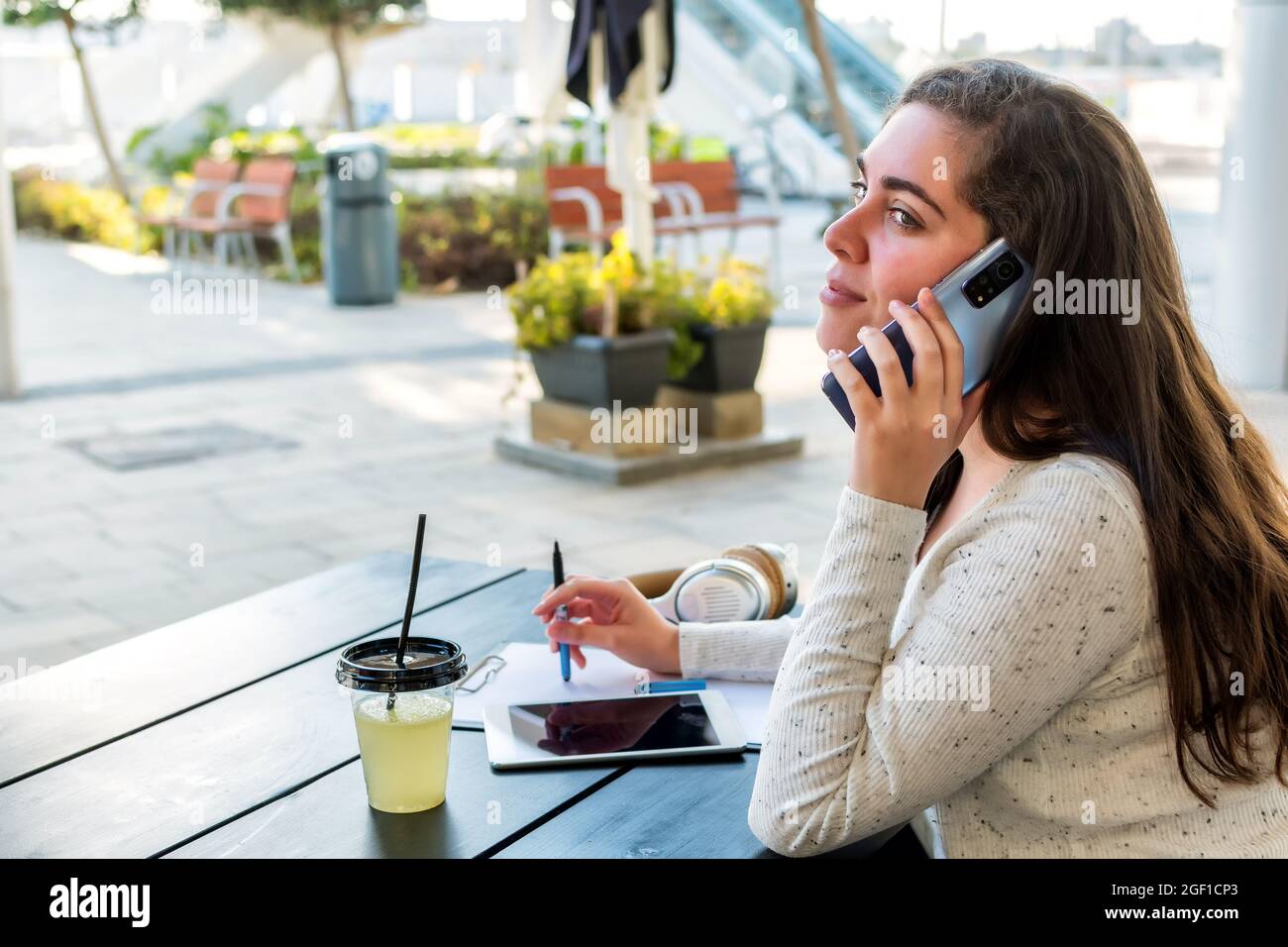 Young israeli friends hi-res stock photography and images - Alamy