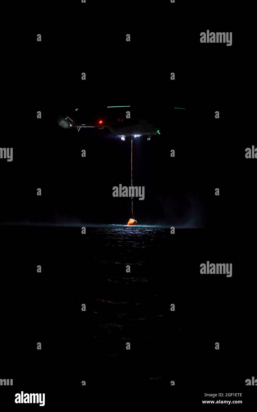 Night vision firefighting helicopter hi-res stock photography and ...