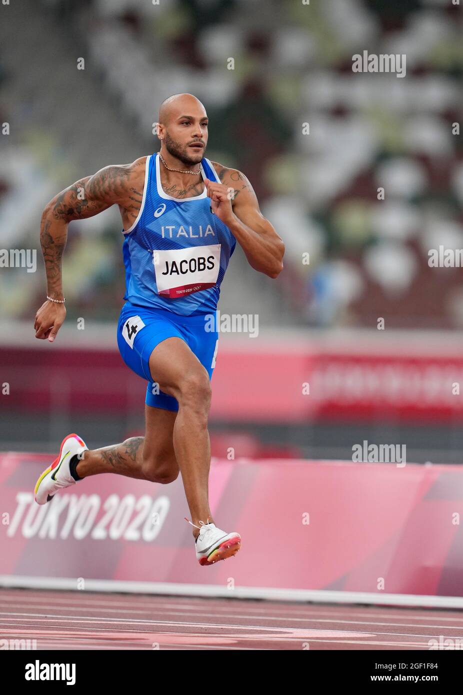Marcell Jacobs running the 100 meters at the 2020 Tokyo Olympics Stock ...