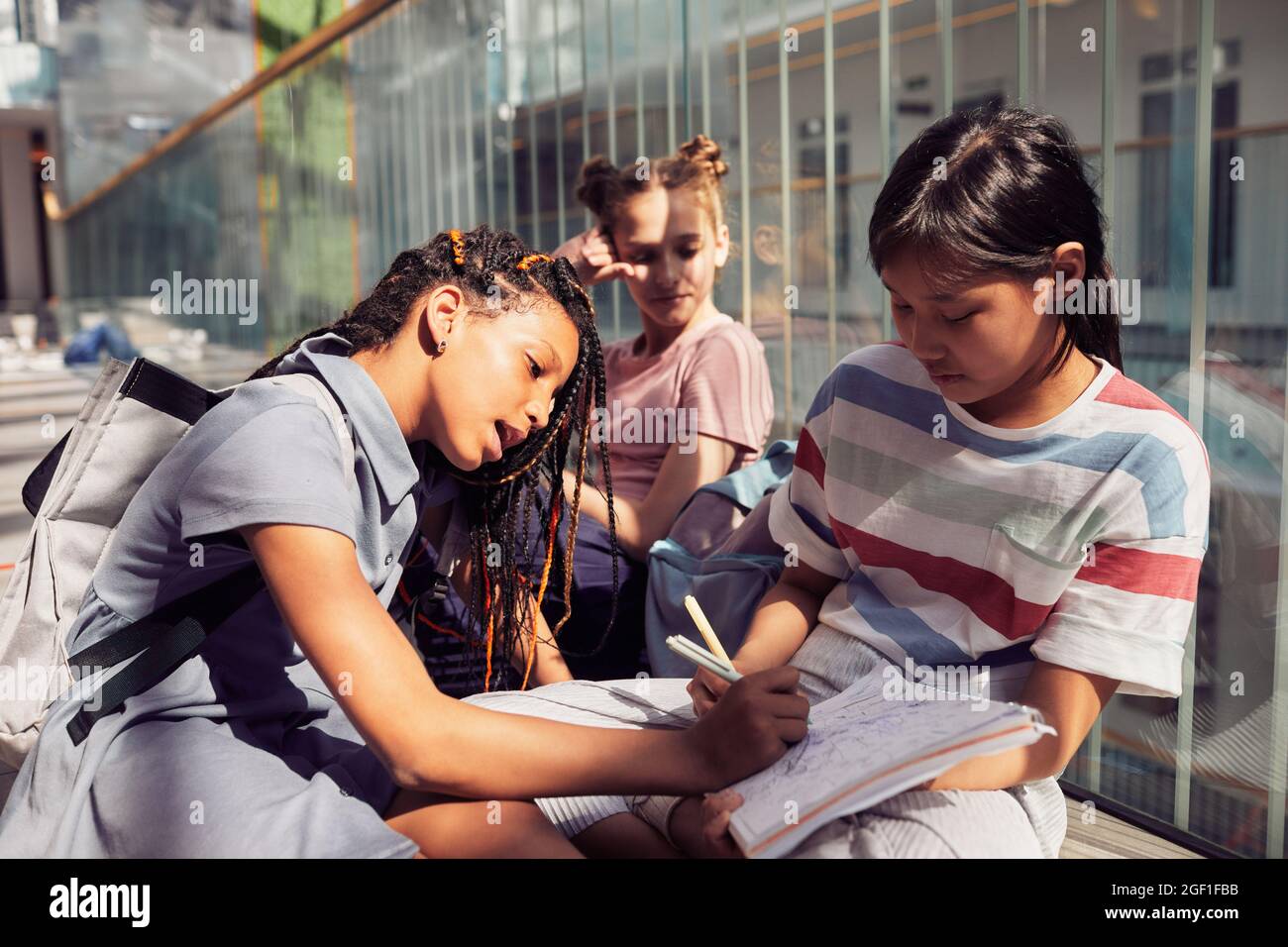 Teenage schoolgirls classroom hi-res stock photography and images - Alamy