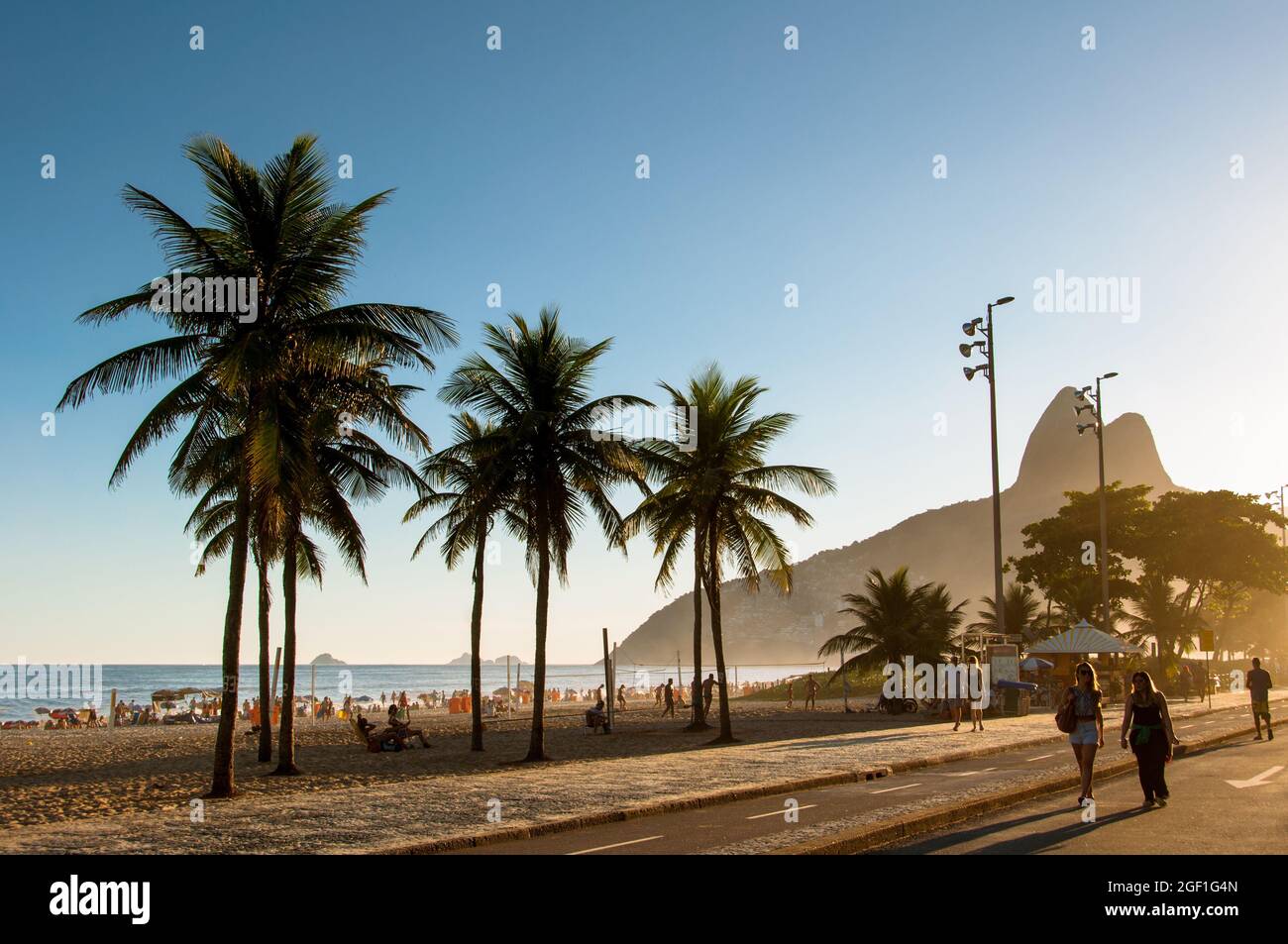 Rio de janeiro beach walk hi-res stock photography and images - Alamy