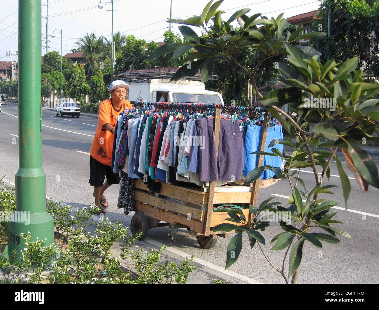 Street clothes vendor hi-res stock photography and images - Alamy