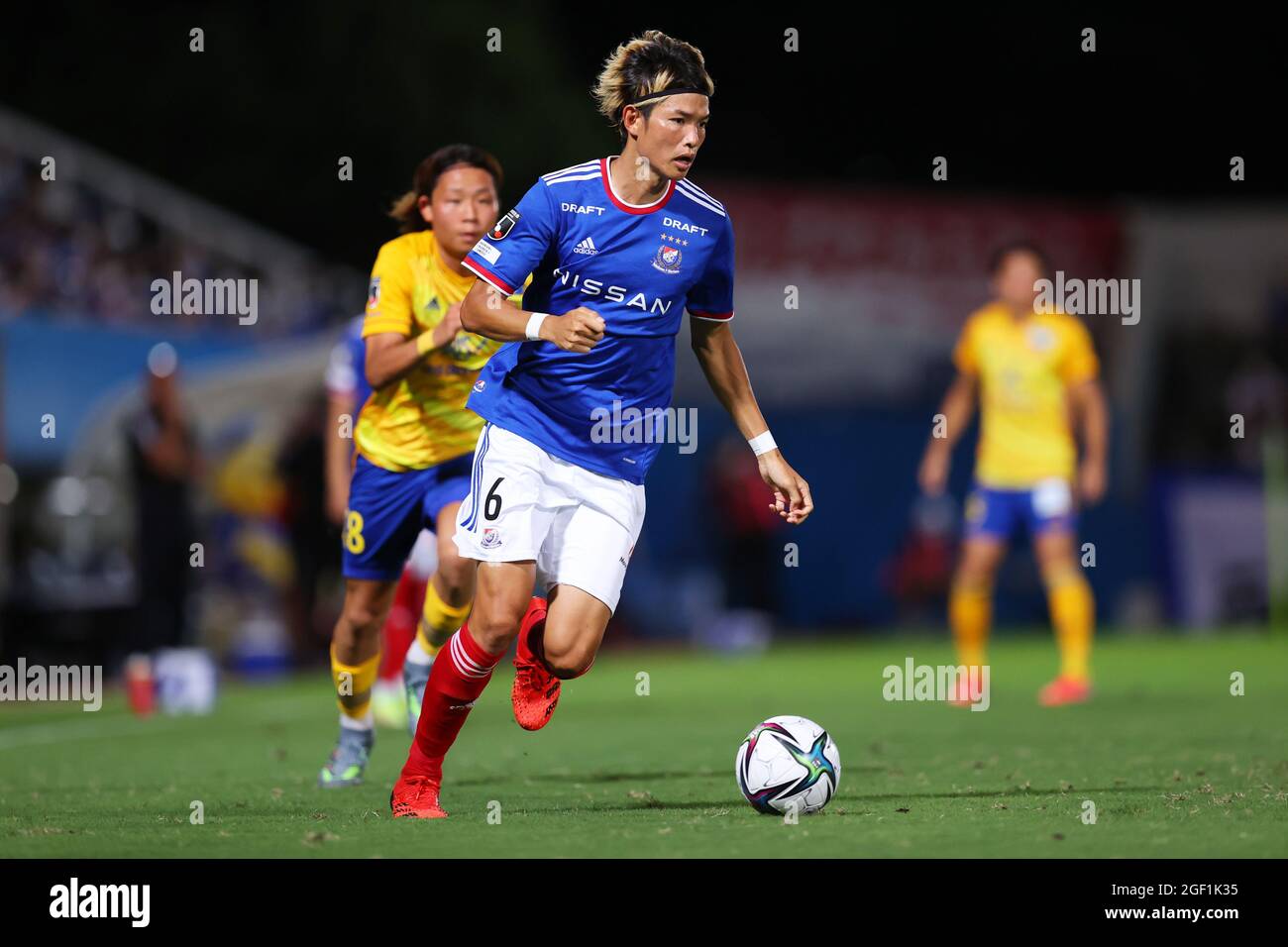 NHK Spring Mitsuzawa Football Stadium, Kanagawa, Japan. 21st Aug, 2021. Takahiro Ogihara (F ...