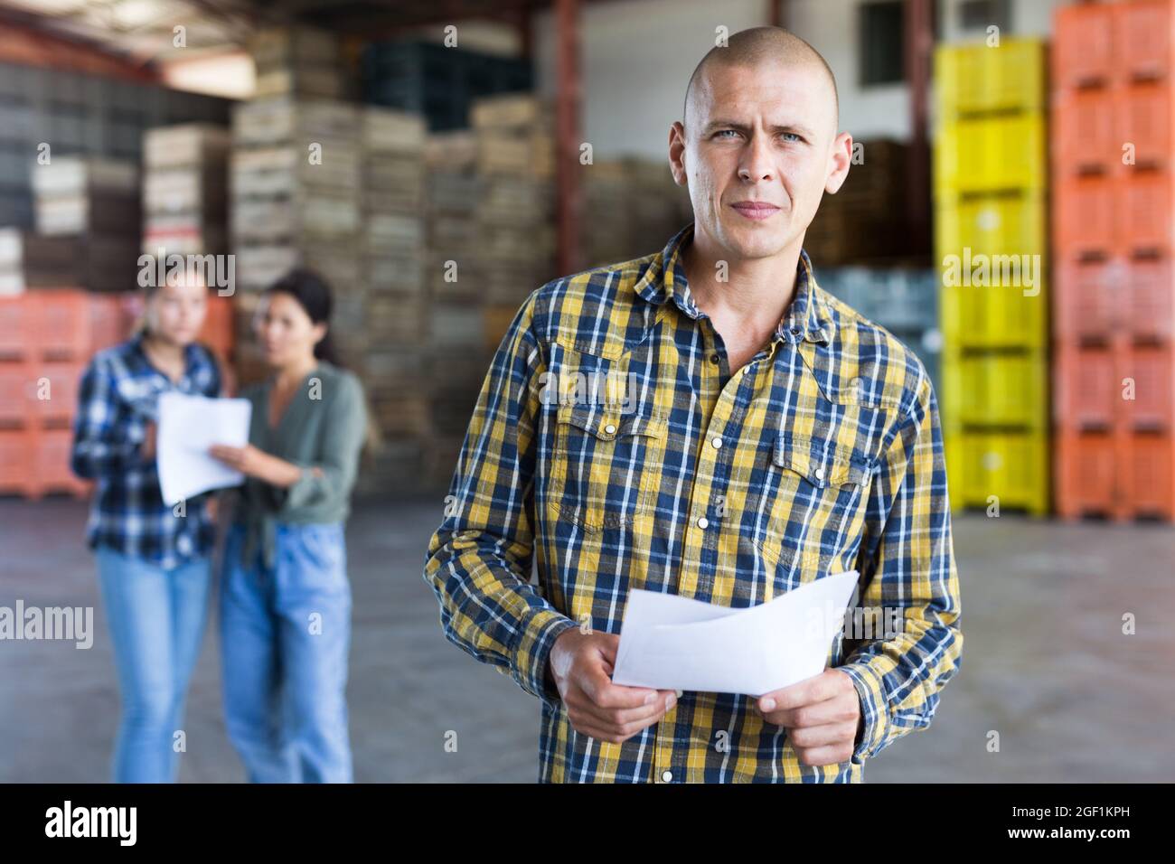 male employee working at the warehouse Stock Photo - Alamy