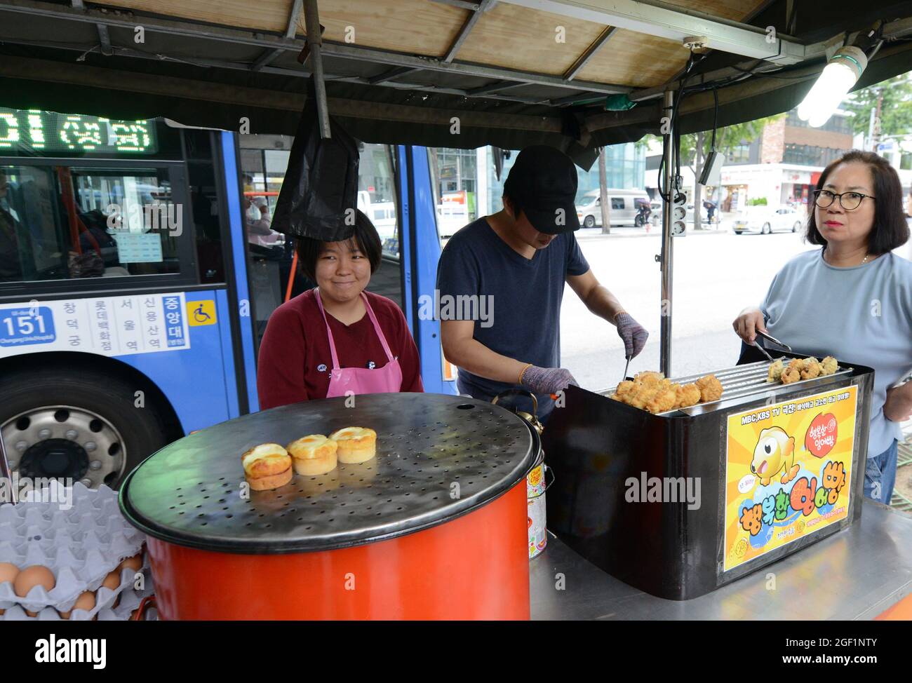 Bungeoppang - Korean fish-shaped pastry vendor in Seoul, South Korea ...