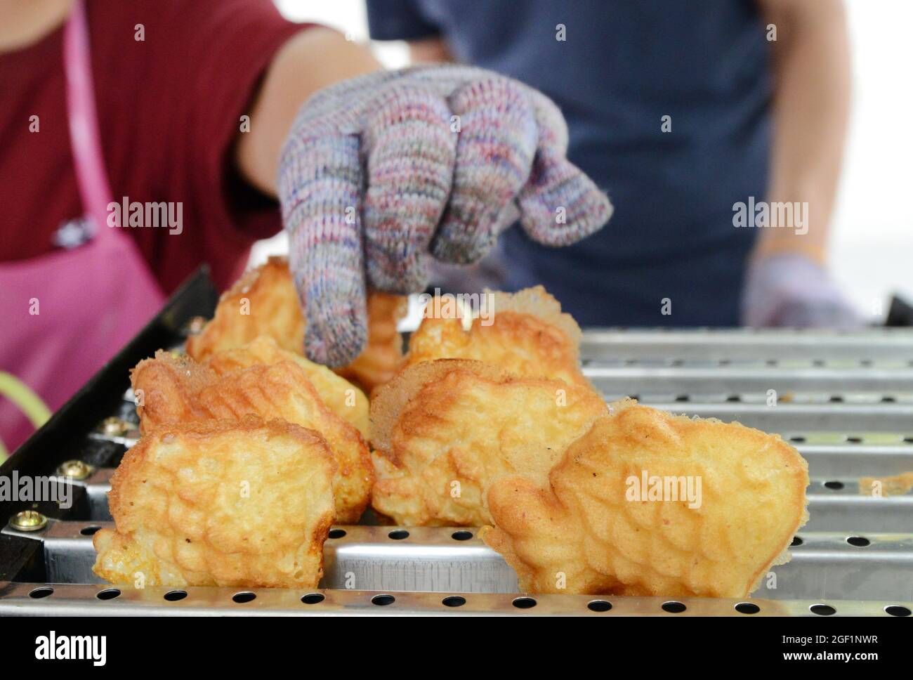 Bungeoppang - Korean fish-shaped pastry vendor in Seoul, South Korea ...