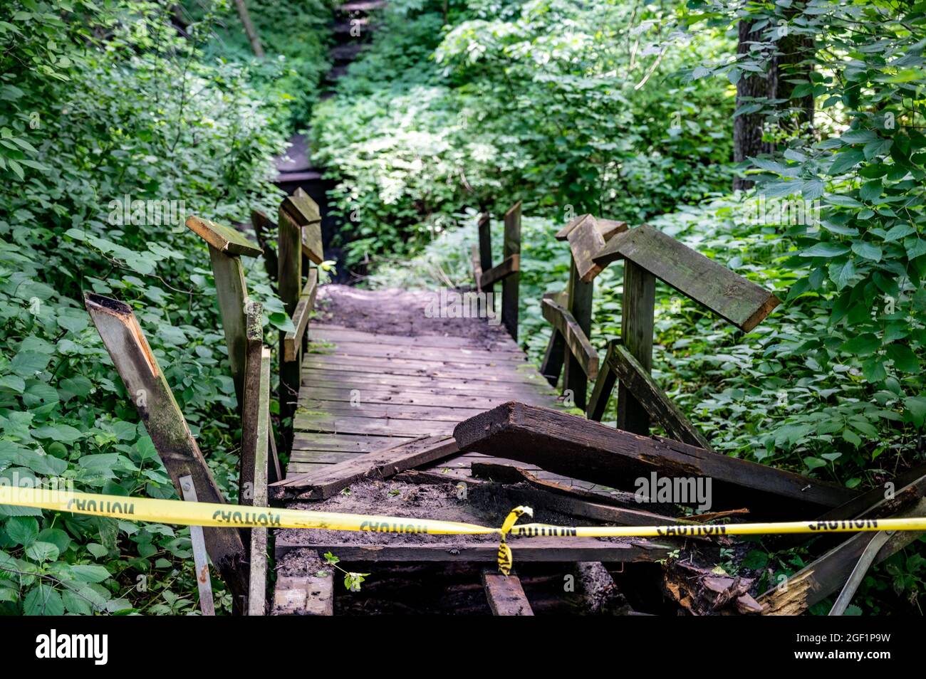 Bridge flooding collapse hi-res stock photography and images - Alamy